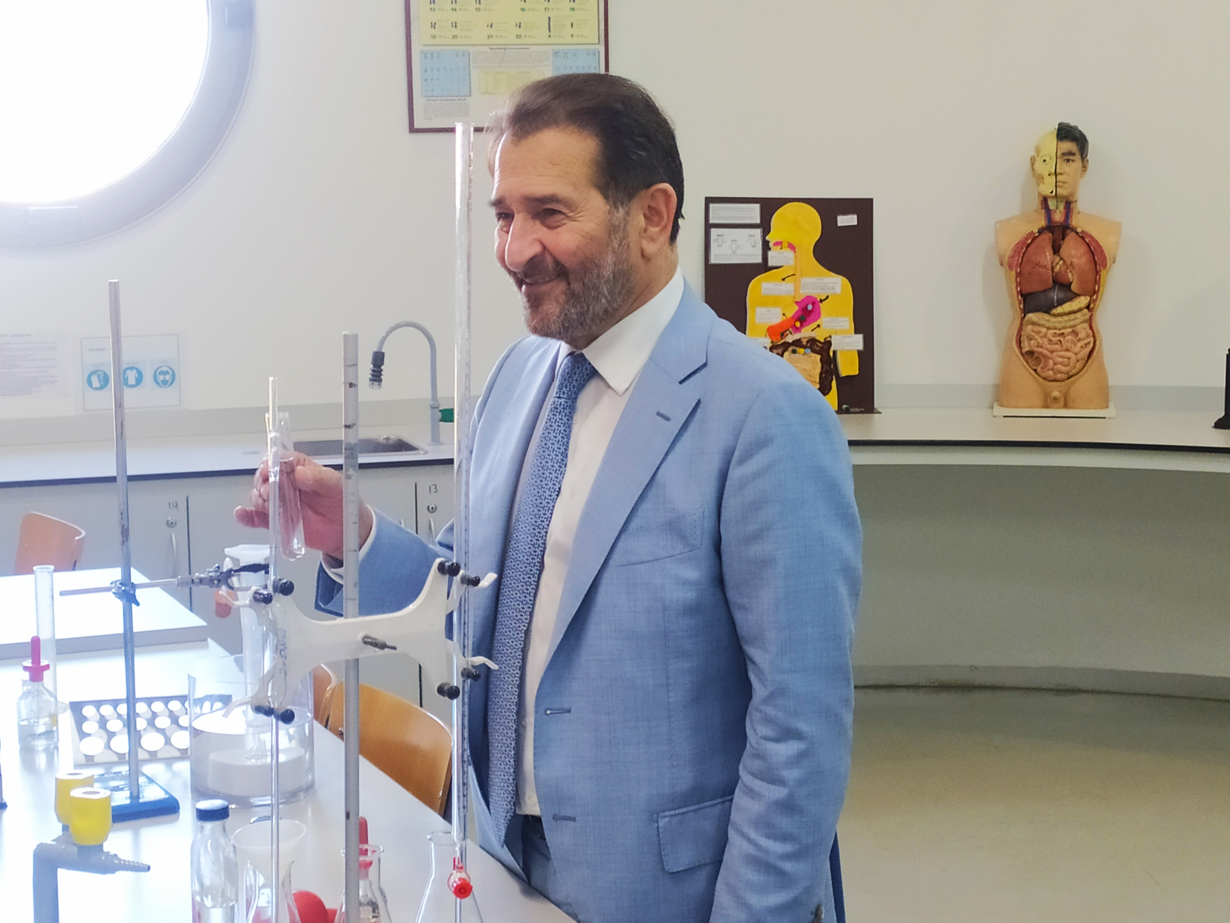 Δρ Νικολαΐδης: Πως σχολιάζει την απόφαση των ΗΠΑ για απαγόρευση ...