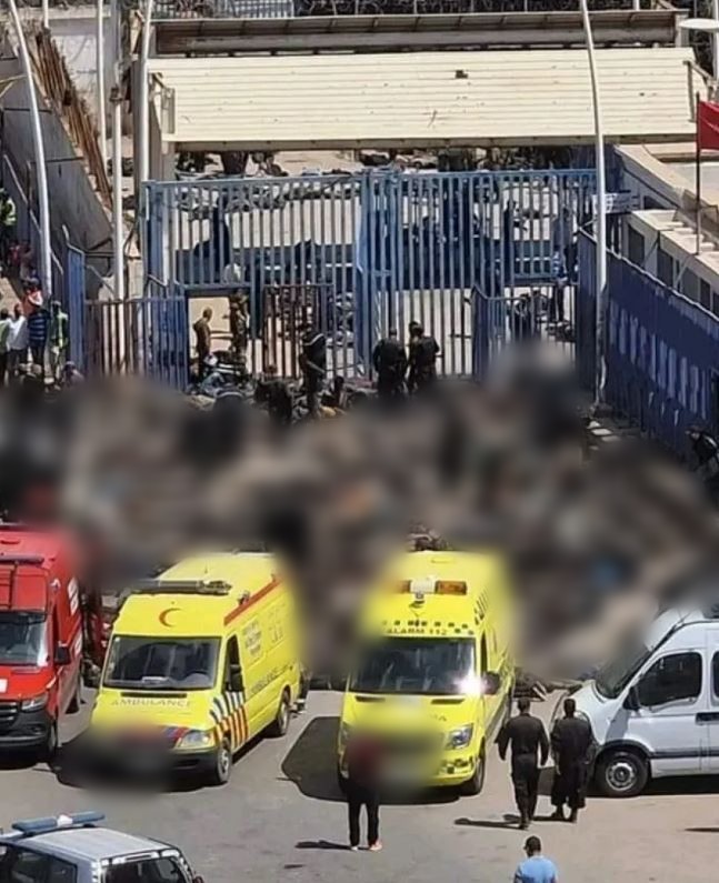 Εικόνες σοκ: Στοιβαγμένα πτώματα και τραυματίες μετανάστες στα σύνορα ...