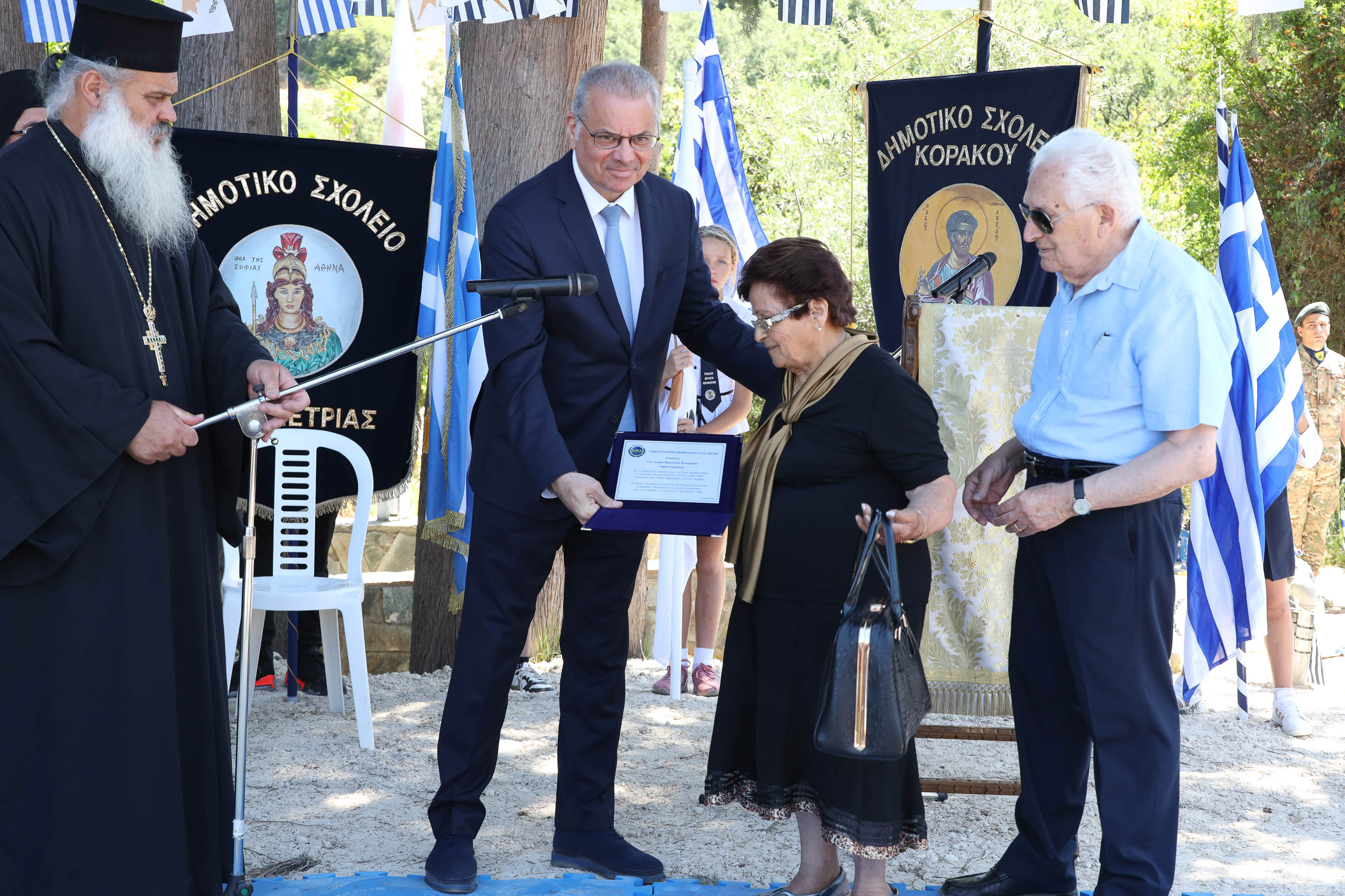 Τελέστηκαν τα αποκαλυπτήρια της προτομής του Ανδρέα Αβρααμίδη (ΦΩΤΟΣ ...
