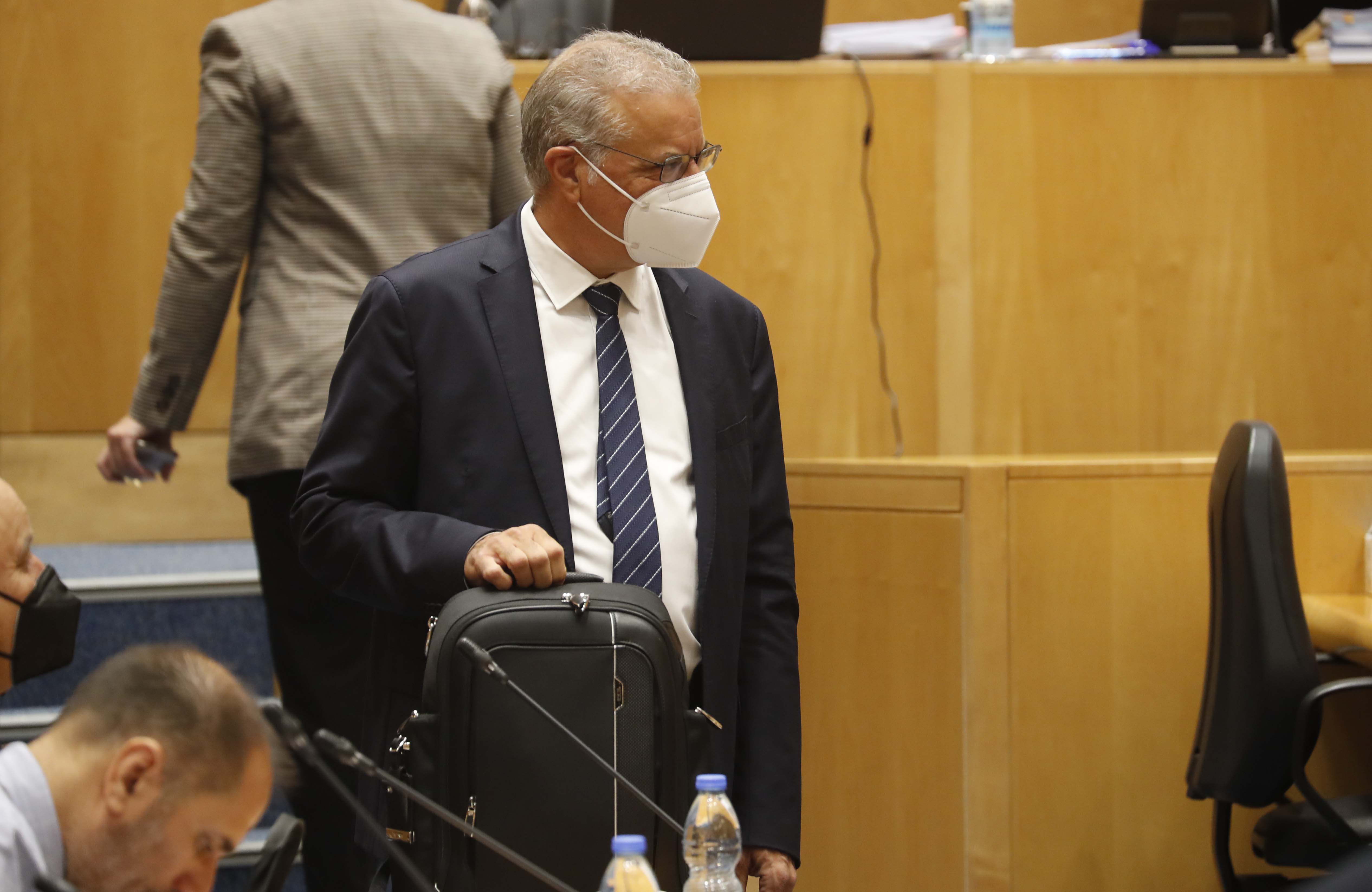 Πόρισμα πολιτογραφήσεις: Διαφορετικές ερμηνείες και έντονες διαφωνίες ...