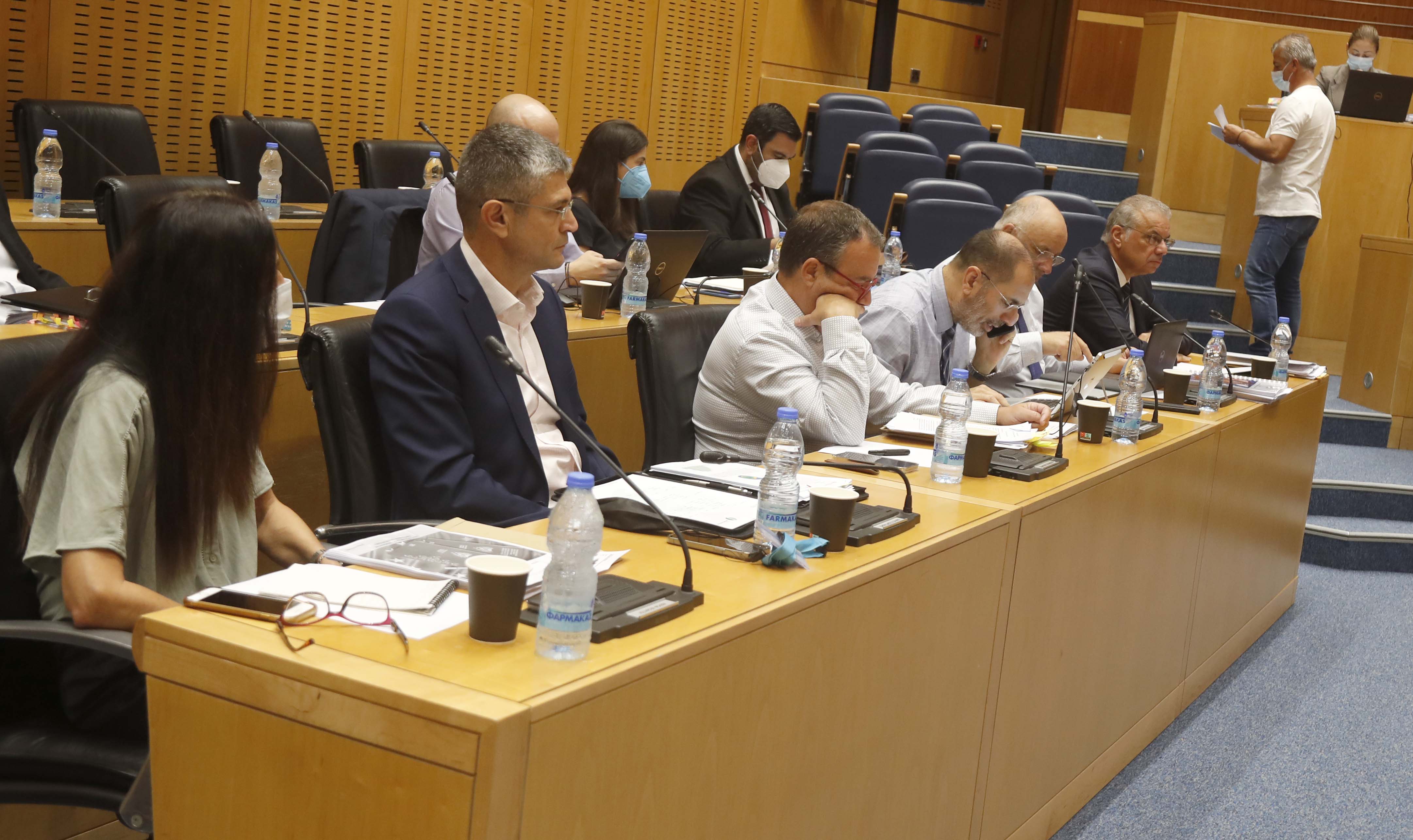 «Ανεπαρκής» η έκθεση για διαβατήρια λέει ο ΥΠΕΣ, χρειαζόταν εσωτερικός ...