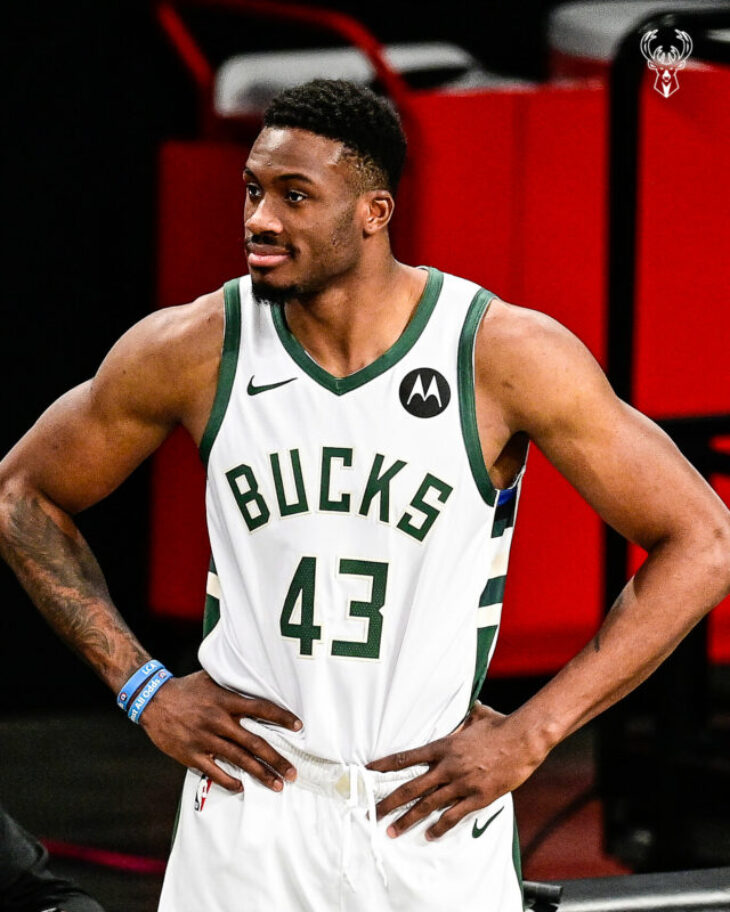 Γιάννης Αντετοκούνμπο: Γιατί ο «Greek Freak» φοράει το νούμερο 34 ...