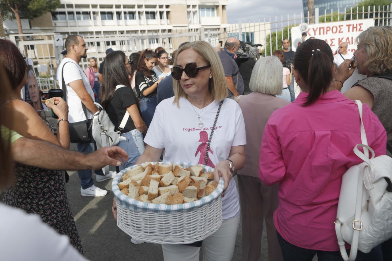Μια γροθιά για τον Θανάση Νικολάου: Ζήτησαν την επιστροφή Μάτσα στις ...
