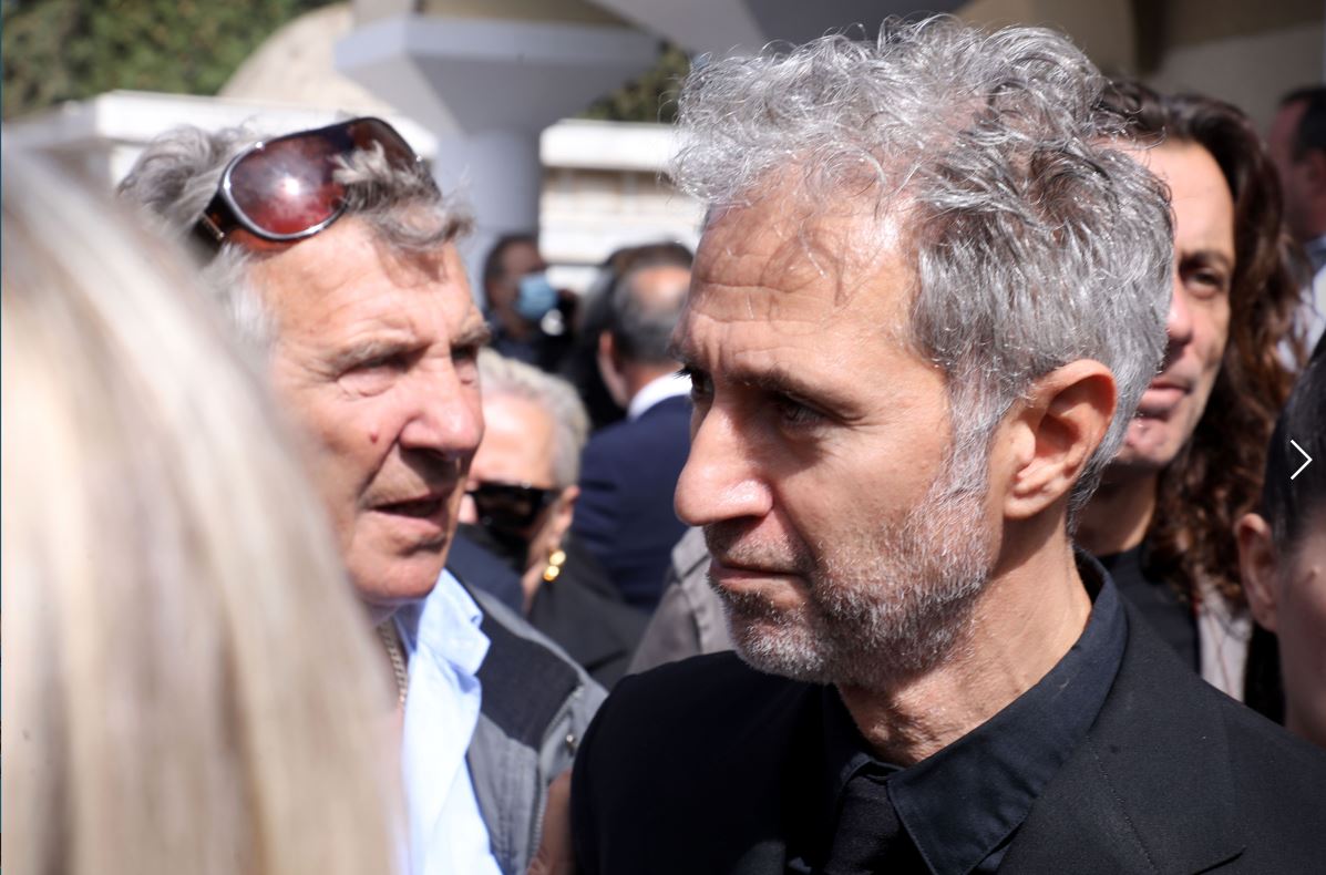 Κηδεία Σταμάτη Κόκοτα: Συγκινημένος ο Δημήτρης Κόκοτας στο τελευταίο ...