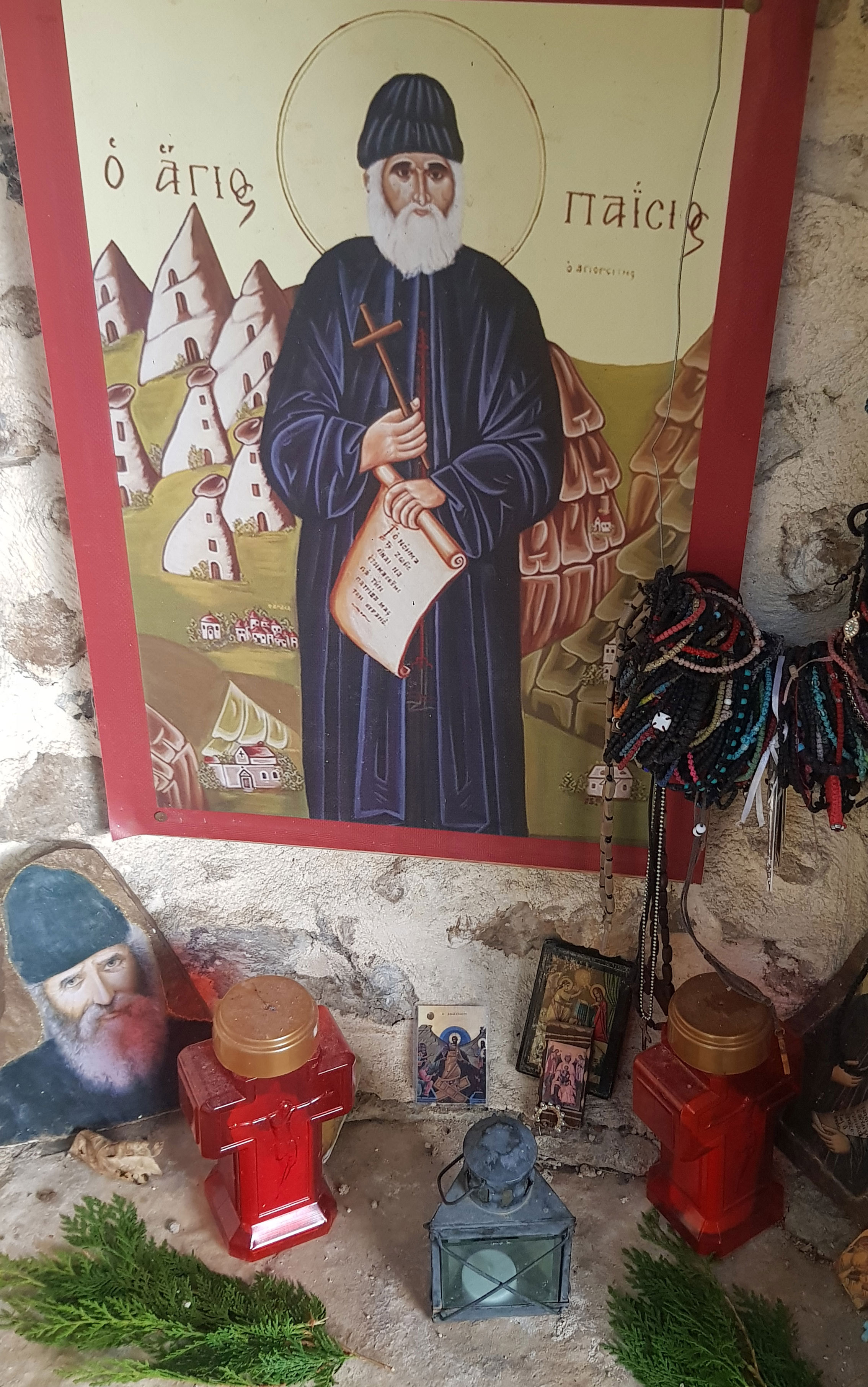 Προσωπικά αντικείμενα και ξύλινες δημιουργίες στην πατρική οικία του ...