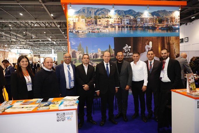 Περίπτερο του ψευδοκράτους στην έκθεση «World Travel Market» στο ...