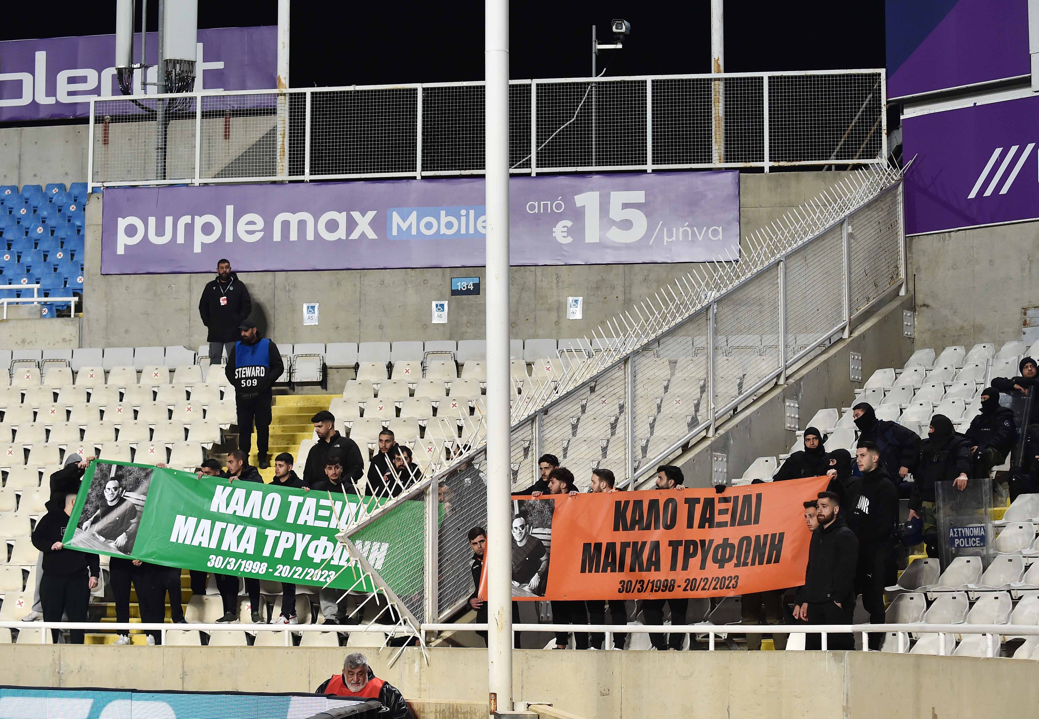 Μπράβο ρε μάγκες: Ομονοιάτες και ΑΠΟΕΛίστες σήκωσαν κοινό πανό για τον ...