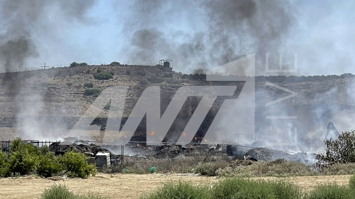 Γέρι: Καίει ακόμη η φωτιά στο εργοστάσιο (ΦΩΤΟ & ΒΙΝΤΕΟ) | Ant1 Live
