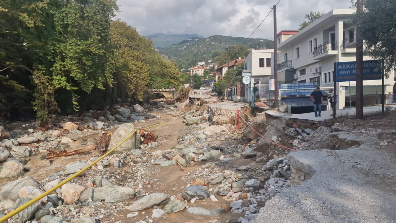 Βόλος: Βουτηγμένος στη λάσπη μετά την κακοκαιρία Elias (ΒΙΝΤΕΟ & ΦΩΤΟ ...