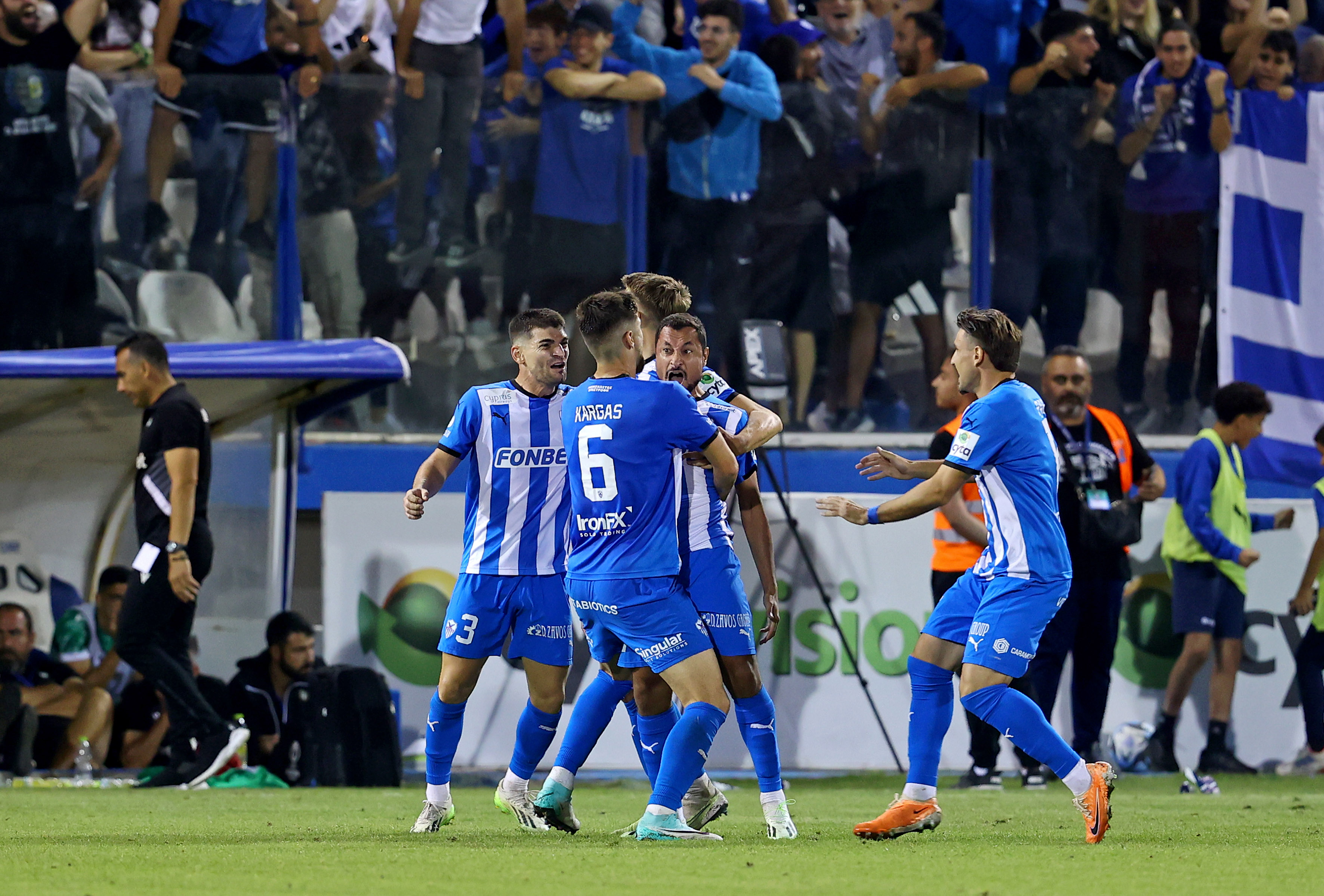 Έτσι γιόρτασαν το ΤΡΙΠΟΝΤΟ οι ποδοσφαιριστές της Ανόρθωσης επί της ...