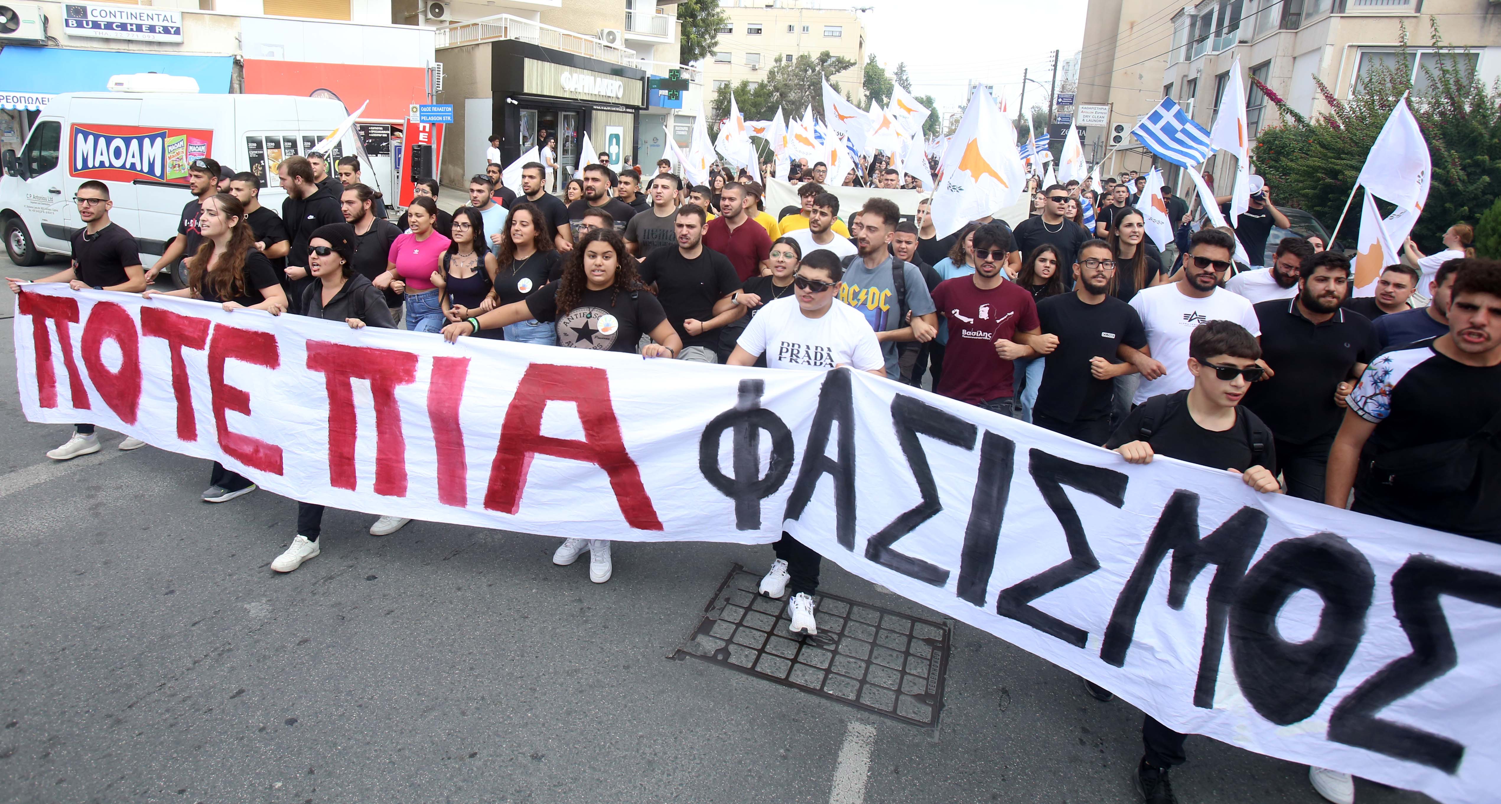 Έξω από την αμερικανική πρεσβεία κατέληξε πορεία μαθητών - φοιτητών για ...