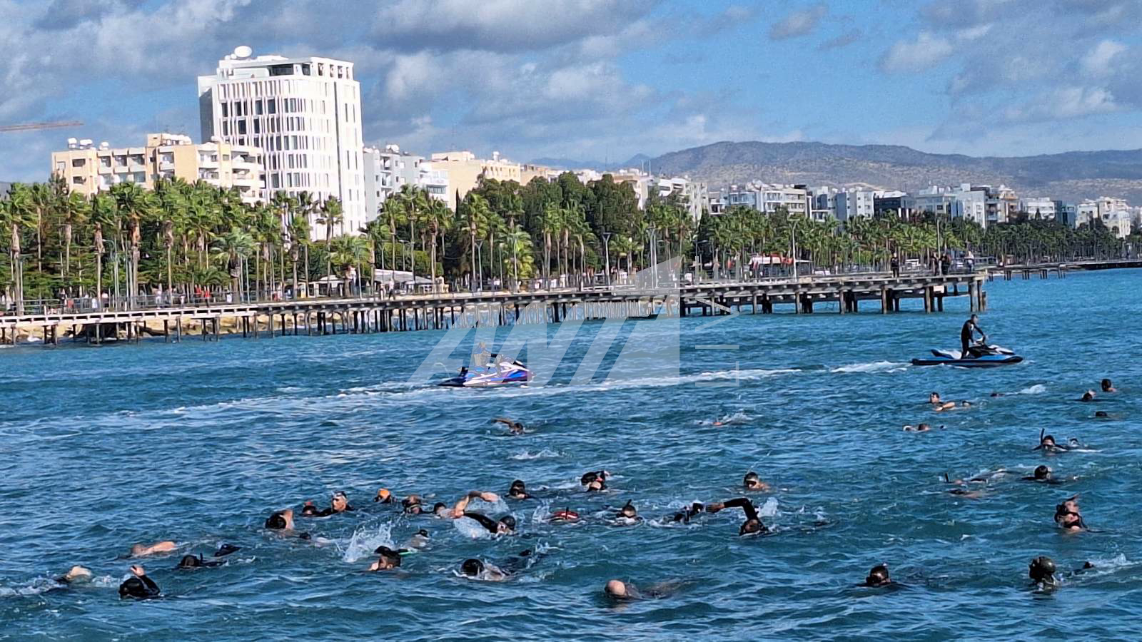 Για 7η χρονιά κολύμπησαν με τους ΟΥΚ για τους Μικρούς Ήρωες (ΦΩΤΟ ...