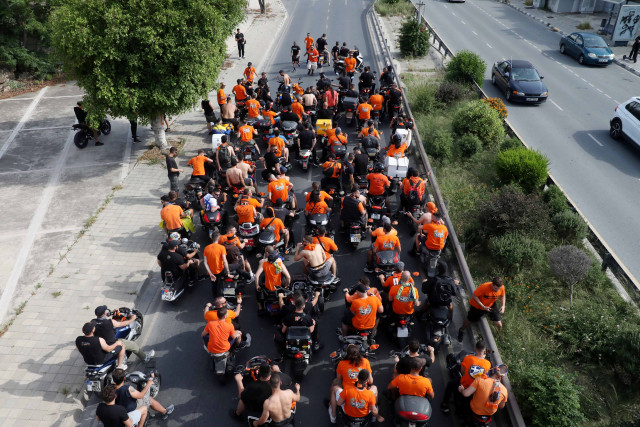 ΠΟΡΤΟΚΑΛΙ ο αυτοκινητόδρομος: ΧΑΜΟΣ από τους οπαδούς του ΑΠΟΕΛ (ΒΙΝΤΕΟ ...
