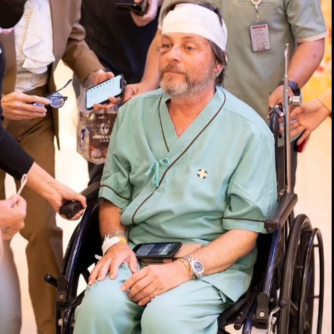 Singapore Airlines: Παράλυτη από τη μέση και κάτω μια Βρετανίδα που ...