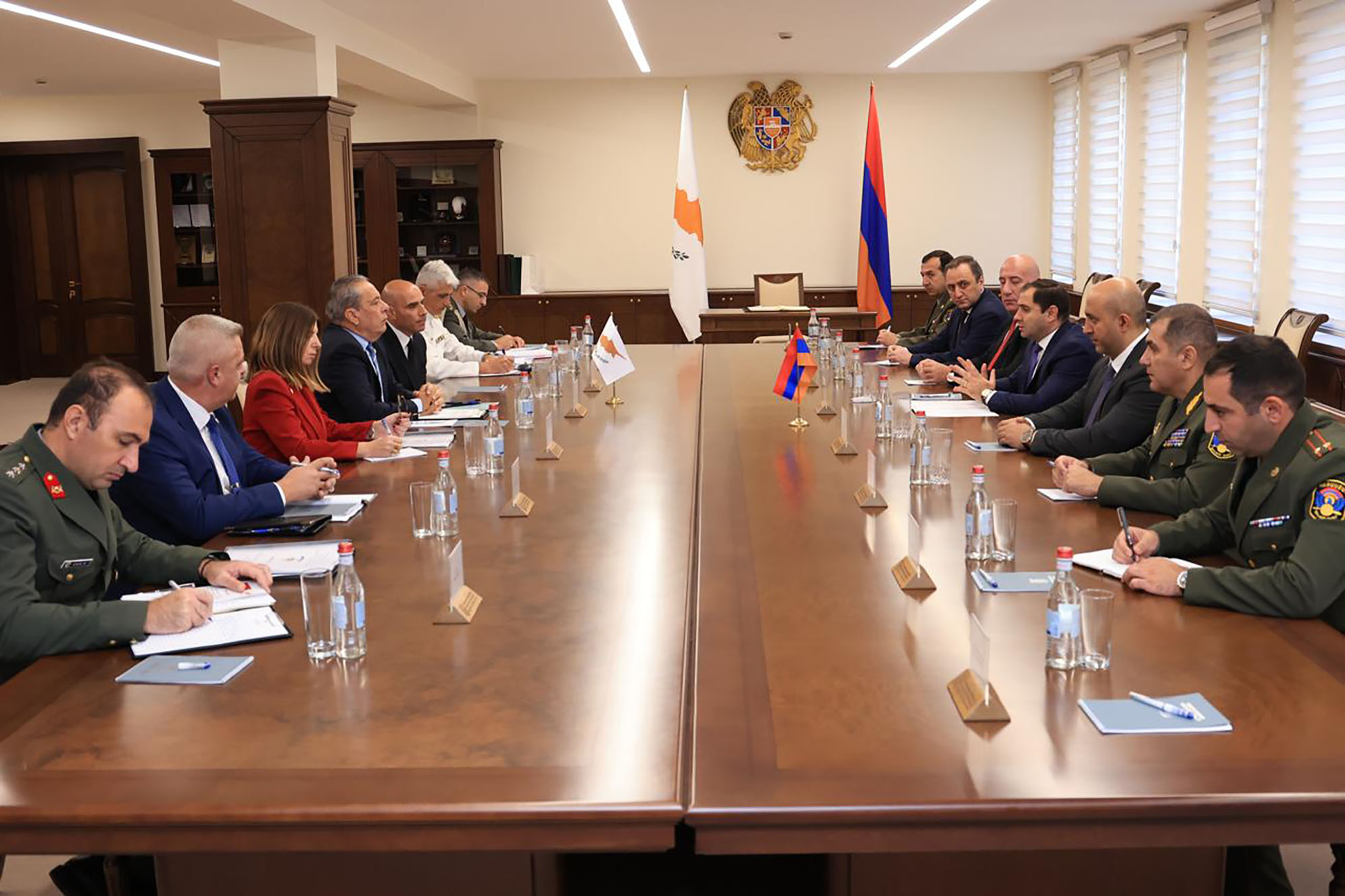 Άριστες οι σχέσεις με Αρμενία, είπε ο ΥΠΑΜ στο Γερεβάν - Συναντήθηκε με ...