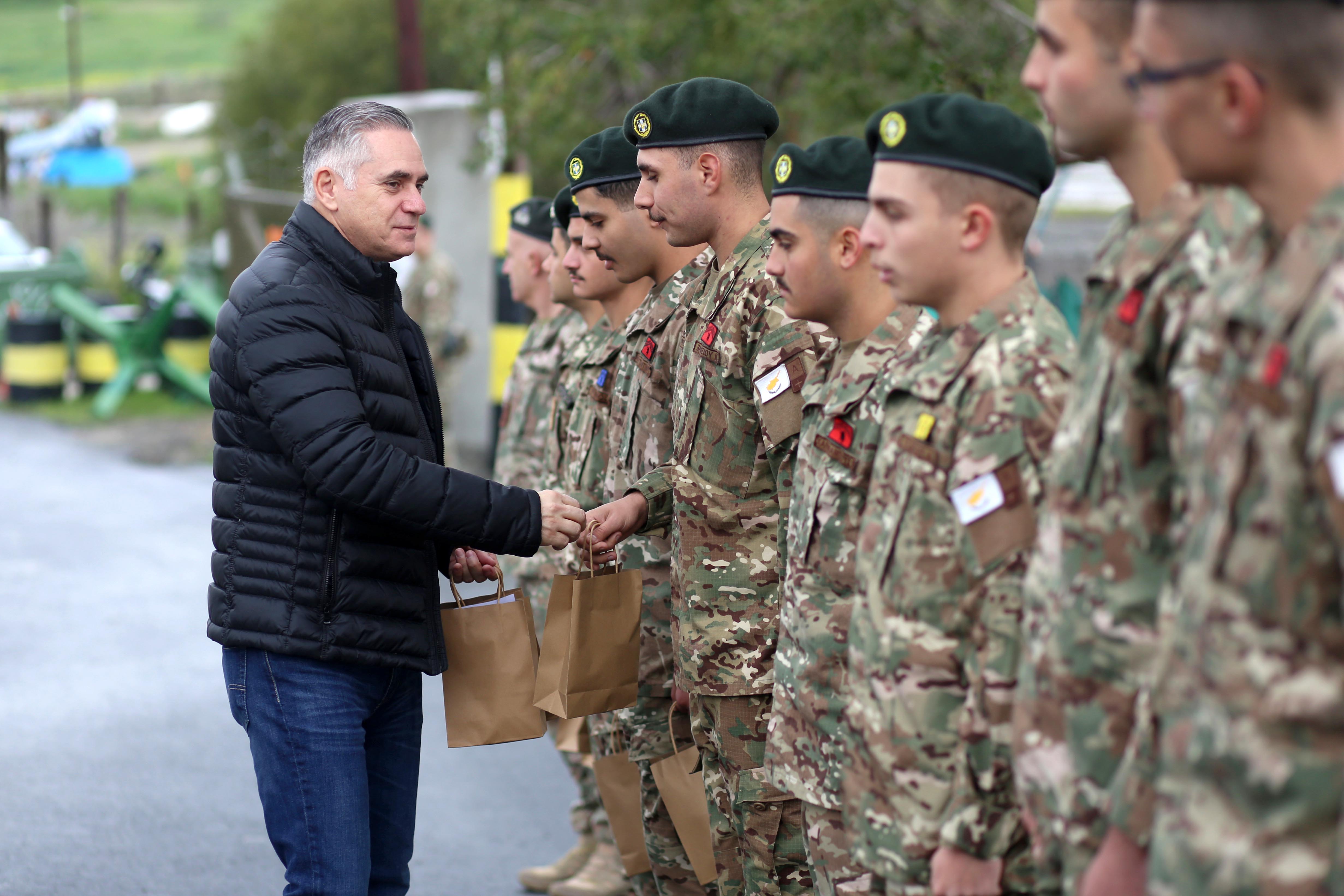 Επίσκεψη Νικόλα Παπαδόπουλου σε φυλάκια της Ε.Φ. | Ant1 Live