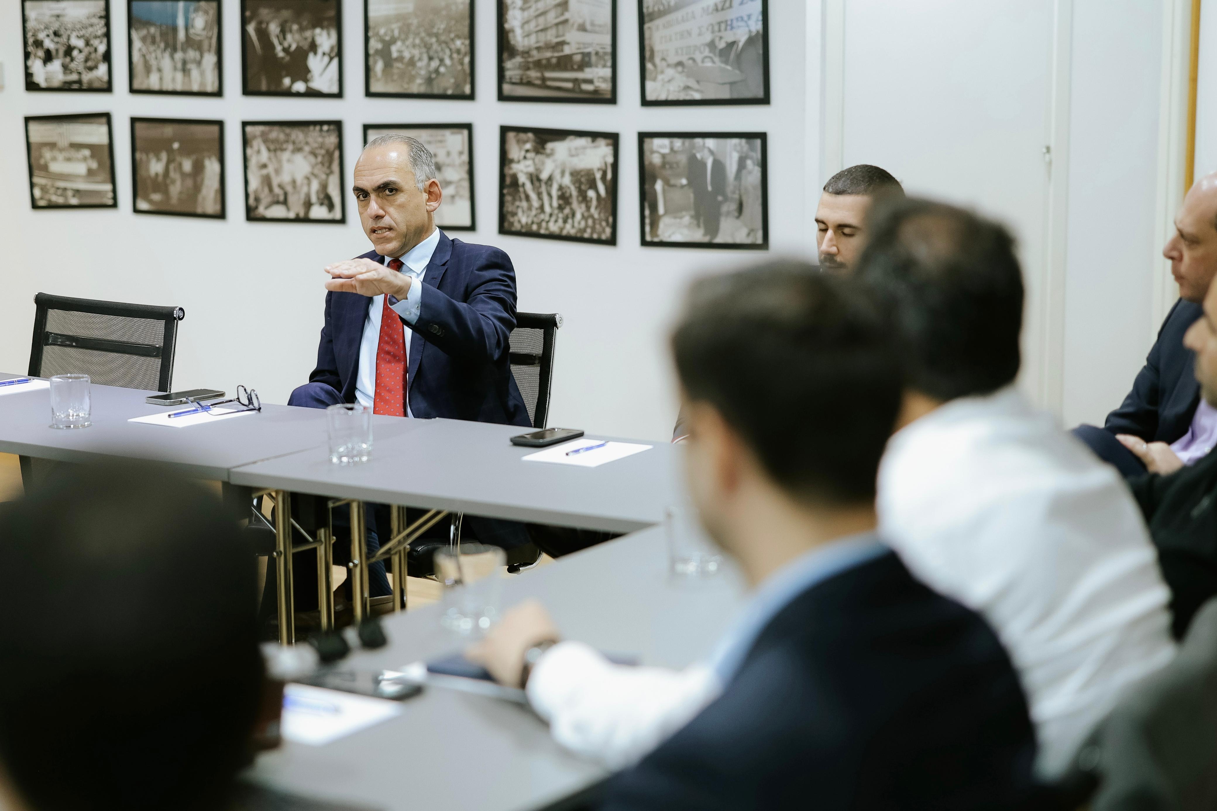 Η Πρόεδρος του ΔΗΣΥ κ. Αννίτα Δημητρίου προήδρευσε σύσκεψης με την ...