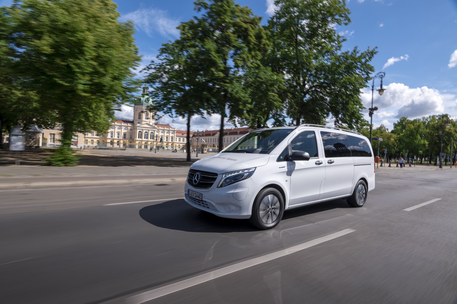 H Mercedes-Benz γιορτάζει τα 30χρονα του Vito στην αγορά | Ant1 Live