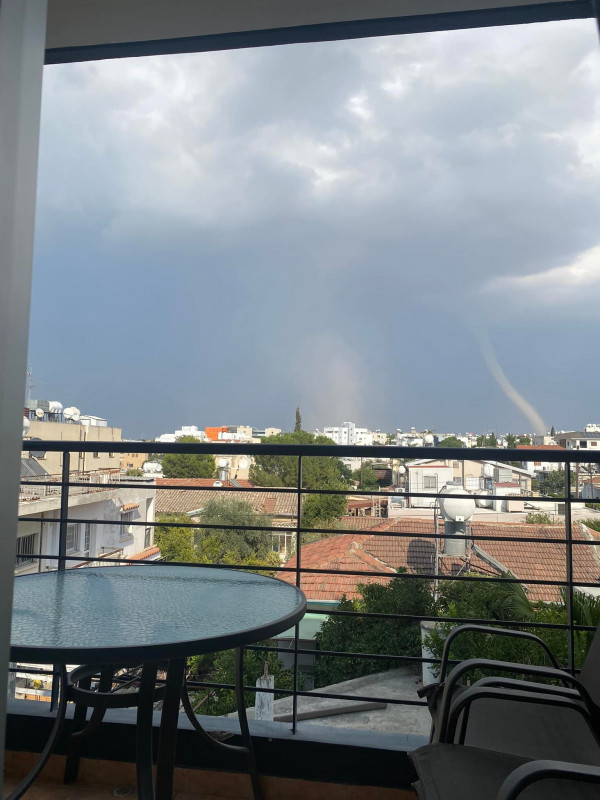 Ανεμοστρόβιλος έκανε την εμφάνιση του στην πρωτεύουσα (ΒΙΝΤΕΟ&ΦΩΤΟΣ ...