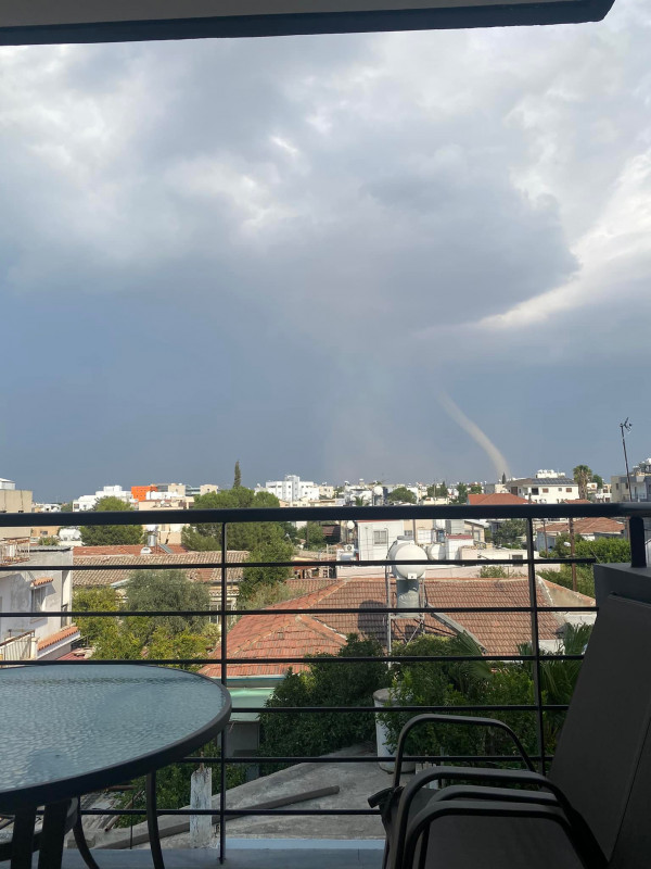 Ανεμοστρόβιλος έκανε την εμφάνιση του στην πρωτεύουσα (ΒΙΝΤΕΟ&ΦΩΤΟΣ ...