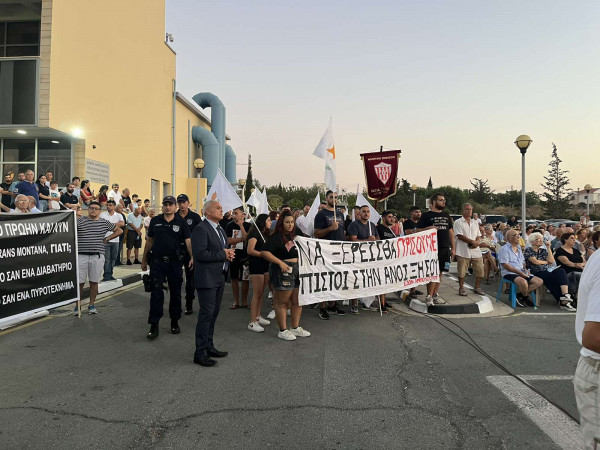 Εικόνες από την αντικατοχική εκδήλωση του Δήμου Αμμοχώστου - Με πανό ...