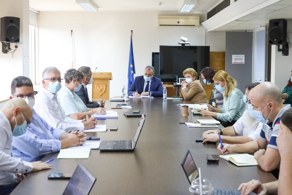 «Όχι» σε νέα μέτρα είπαν Υπουργός Υγείας και ειδικοί (ΒΙΝΤΕΟ) | Ant1 Live