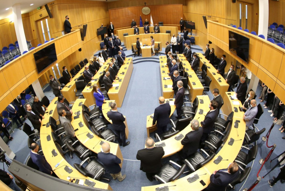 Στην Ολομέλεια τα νομοσχέδια για τη γονική άδεια επί πληρωμή | Ant1 Live