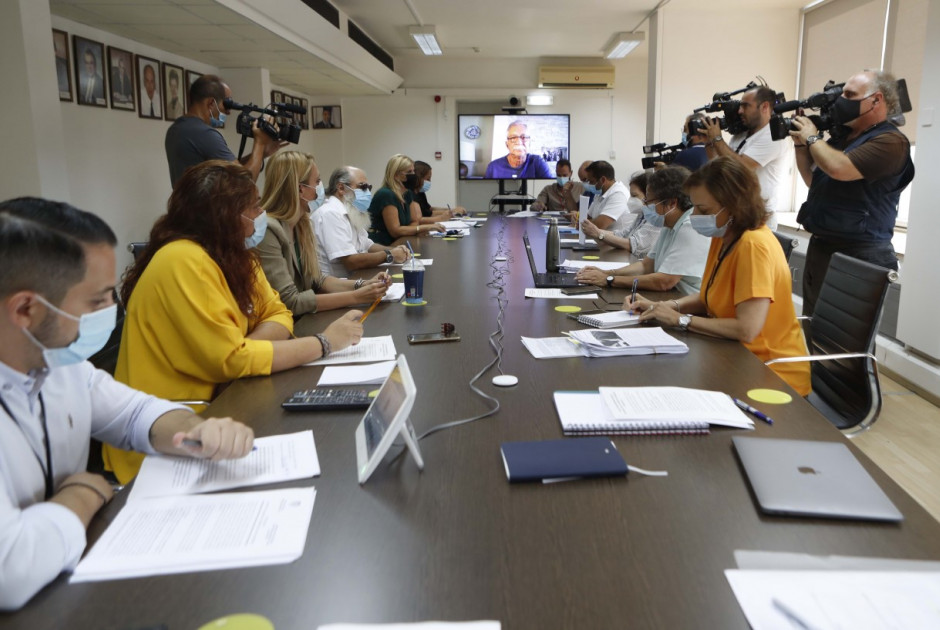 Οδικός χάρτης: Αύριο οι τελικές αποφάσεις- Προς αναστολή η χρήση μάσκας ...