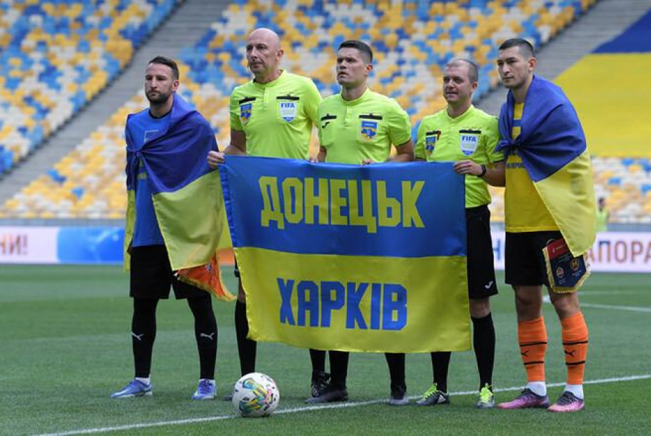 Διεκόπη τρεις φορές για σειρήνες πολέμου και κράτησε 4,5 ώρες αγώνας ...