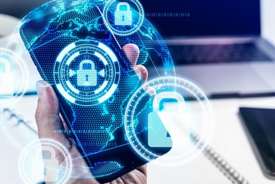 Διάσημοι κινούνται νομικά κατά της Daily Mail για τηλεφωνικές ...
