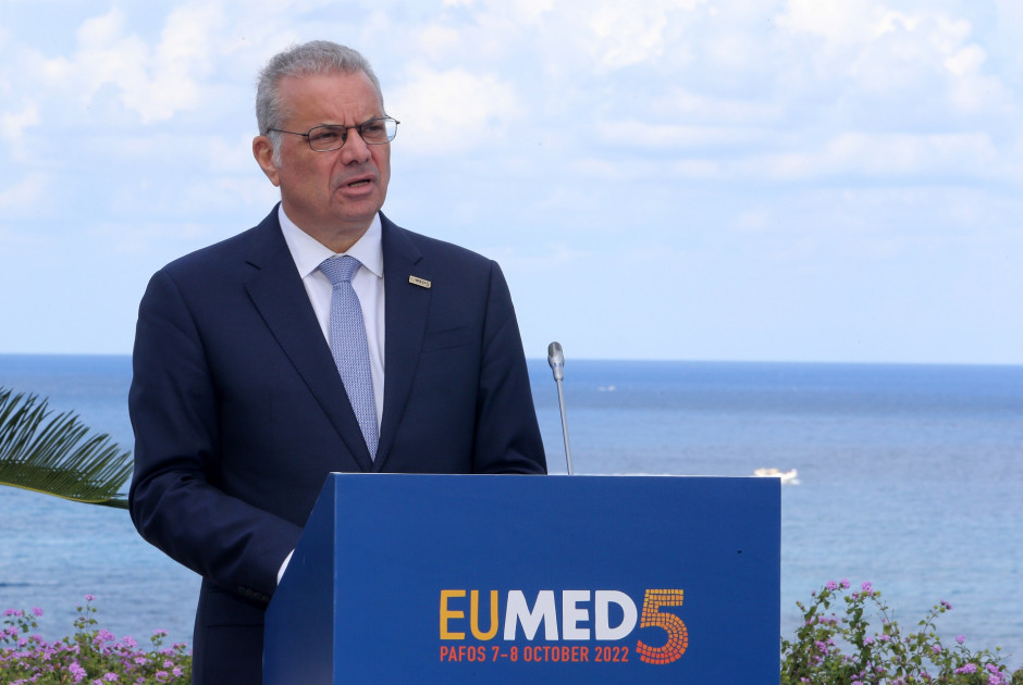 ΥΠΕΣ: Η εισήγηση που θα θέσει για υποβολή αιτήσεων ασύλου στο ...
