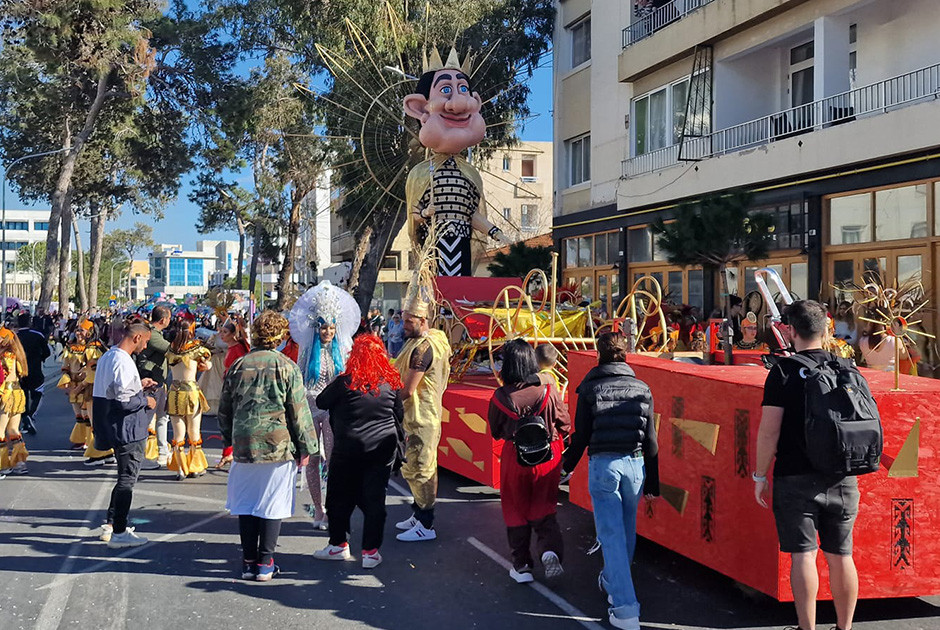 Χιλιάδες κόσμου στο Παφίτικο Καρναβάλι με πολυάριθμη συμμετοχή ομάδων ...
