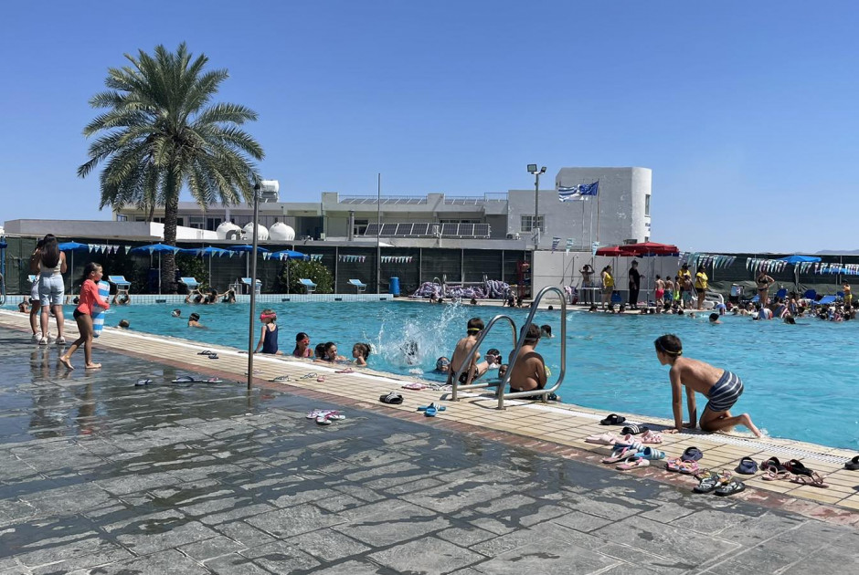Βουτιά δροσιάς στις πισίνες της πρωτεύουσας | Ant1 Live