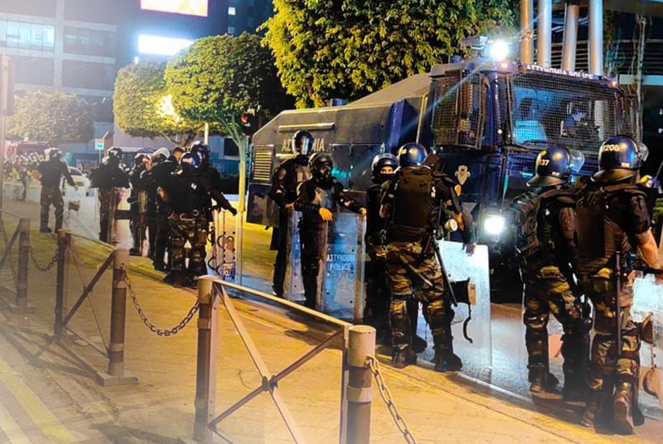 Τα σπασμένα της διαδήλωσης και οι 12+1 συλλήψεις (ΒΙΝΤΕΟ) | Ant1 Live
