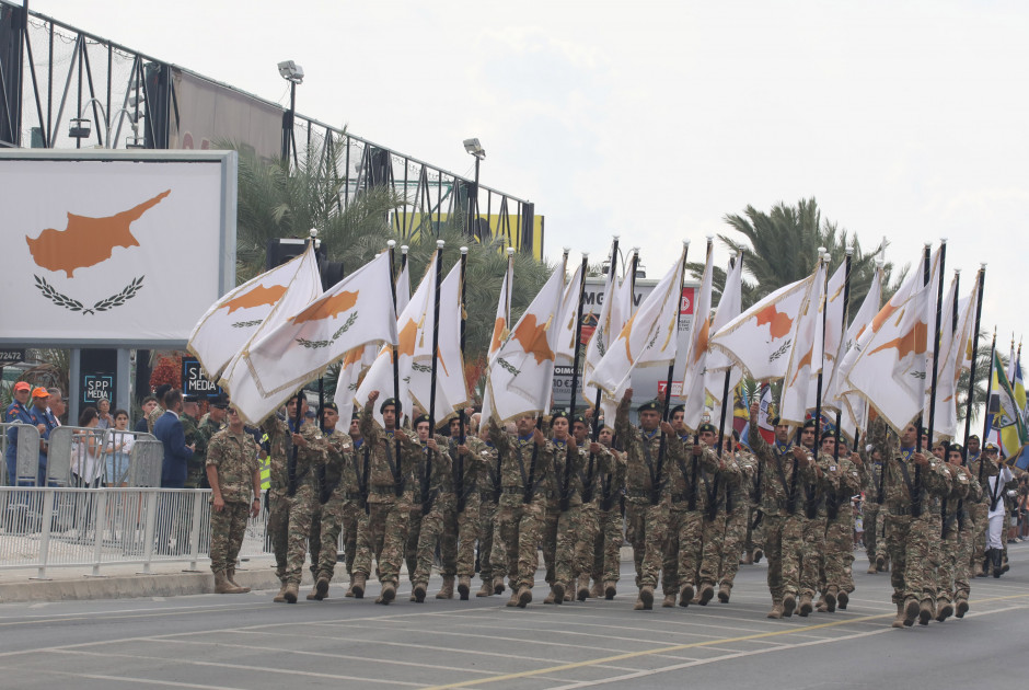 Δέος και συγκίνηση στη στρατιωτική παρέλαση για την 63η επέτειο ...