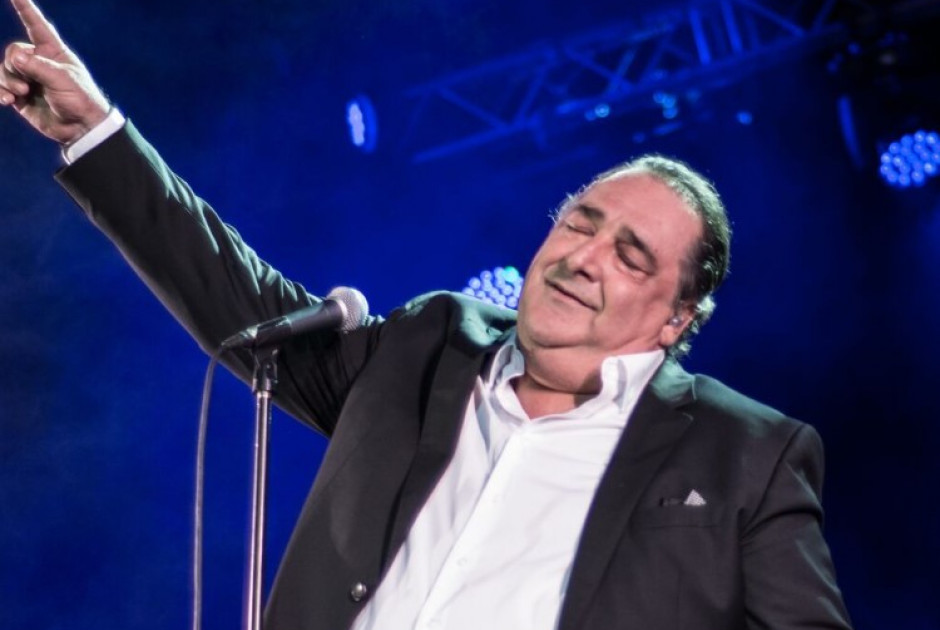 Βασίλης Καρράς: Στις 16 Μαΐου κυκλοφορεί η βιογραφία του λαϊκού ...