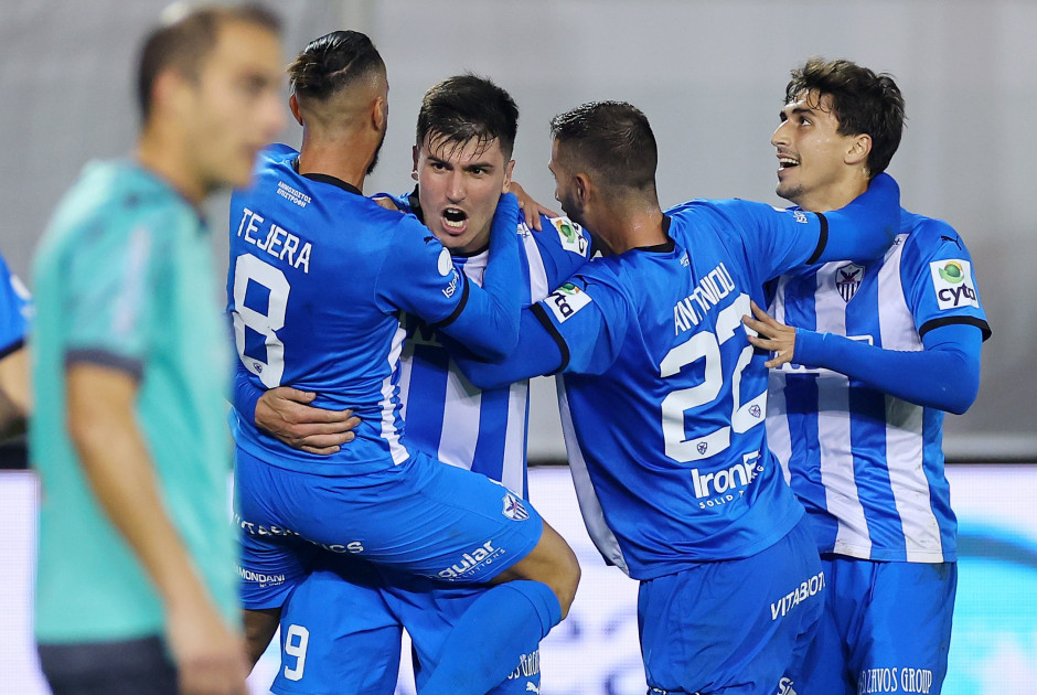 Ανόρθωση-Οθέλλος 2-1: ΑΝΑΤΡΟΠΑΡΑ με 10 και...με την βοήθεια του κόσμου ...