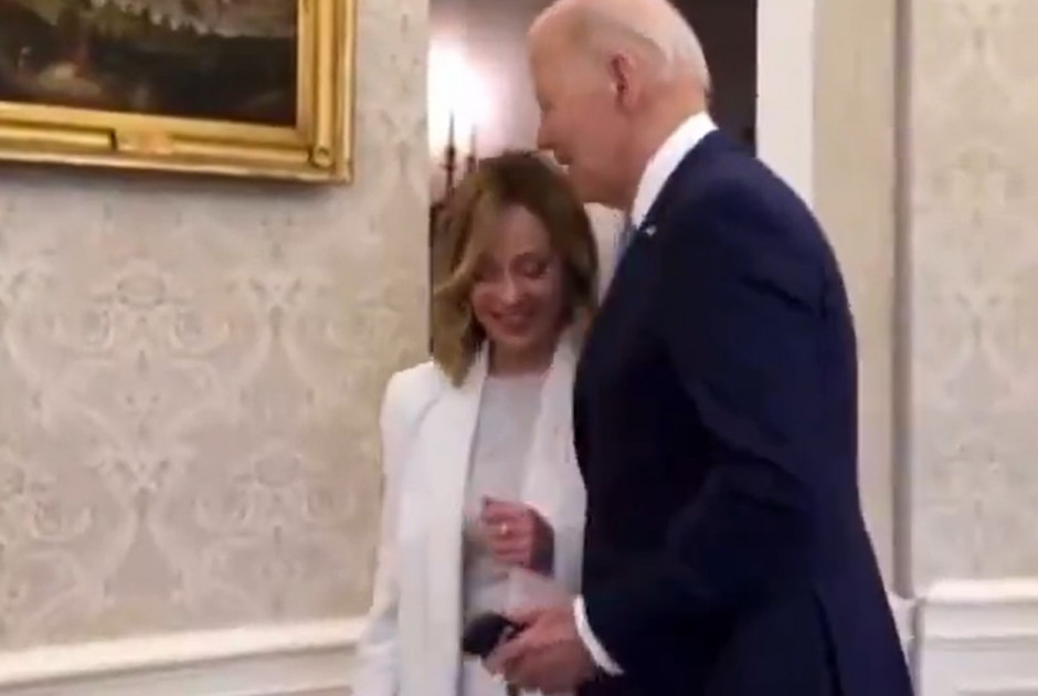 Το φιλί του Μπάιντεν στη Μελόνι που έγινε viral (ΒΙΝΤΕΟ) | Ant1 Live