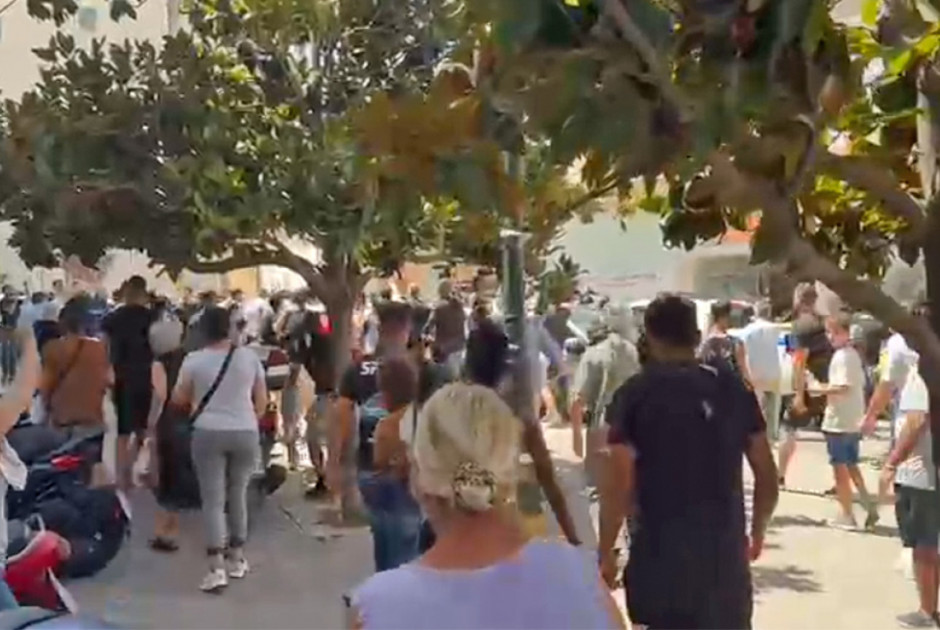 Δολοφονία 11χρονης: Επεισόδια έξω από τα δικαστήρια – Συγγενείς όρμηξαν ...