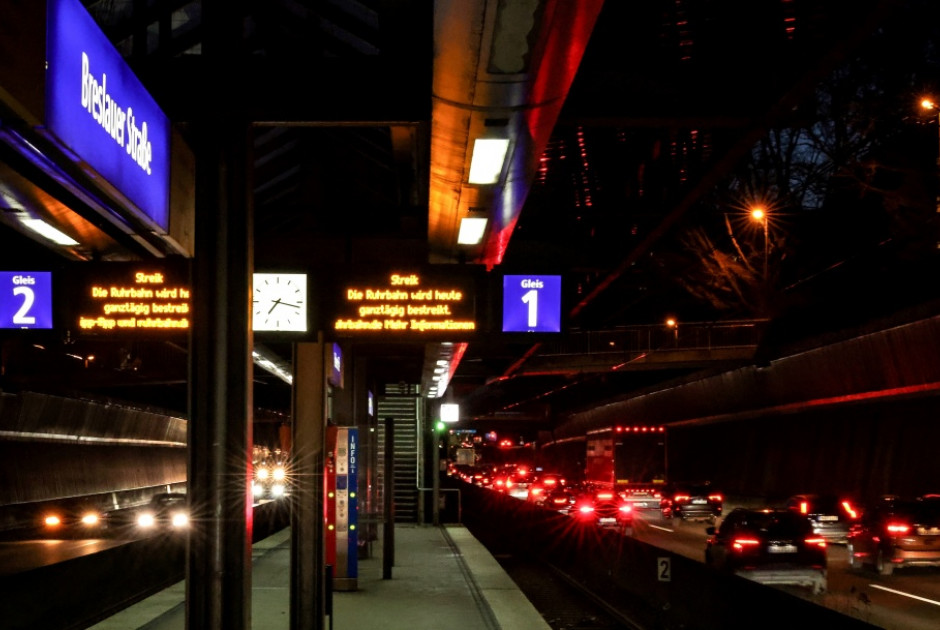 Παρέλυσαν οι δημόσιες συγκοινωνίες στην Γερμανία εξαιτίας απεργίας ...