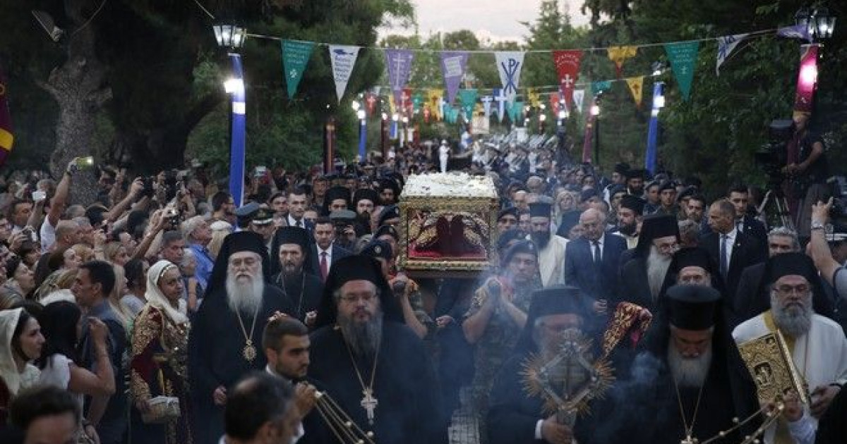 Στην Αθήνα από χθες βράδυ το ιερό λείψανο της Αγίας Ελένης (βίντεο ...