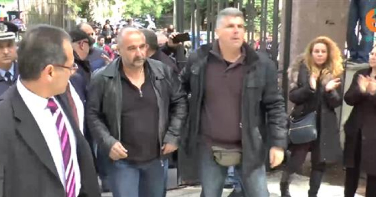 Ελεύθερος ο κτηνοτρόφος που πυροβόλησε μετανάστες οι οποίοι του έκλεβαν ...