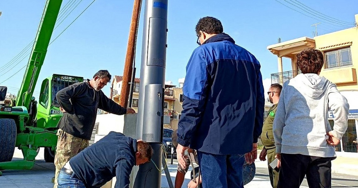 Ξεκίνησε η εγκατάσταση των έξυπνων πυλώνων στην πόλη της Πάφου | Ant1 Live