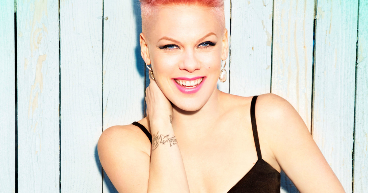 Η P!nk θα χαρίσει 2.000 απαγορευμένα βιβλία στις συναυλίες της | Ant1 Live