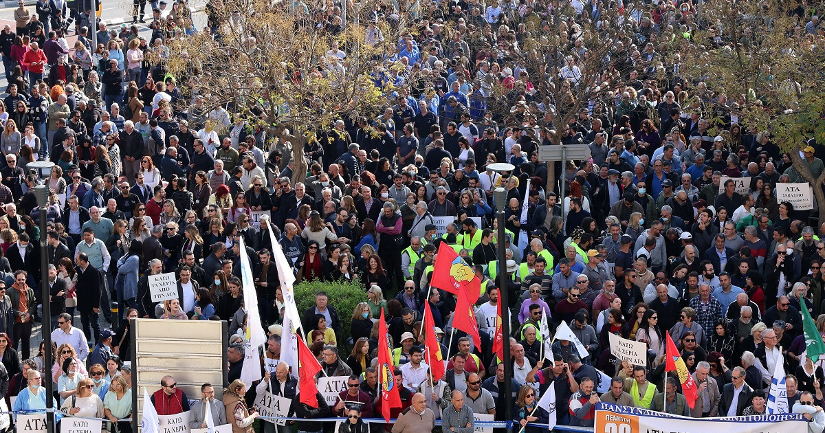 Αγεφύρωτο χάσμα την επομένη της παναπεργίας για την ΑΤΑ | Ant1 Live