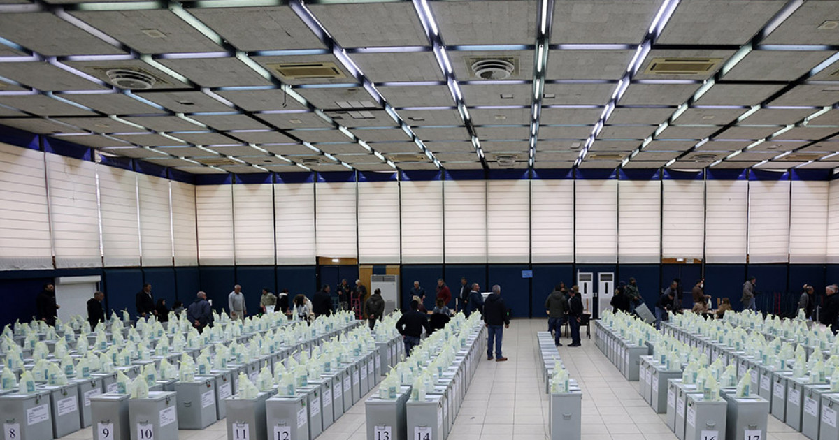 Παραδόθηκαν οι κάλπες για το δεύτερο γύρο των εκλογών (ΦΩΤΟΣ) | Ant1 Live