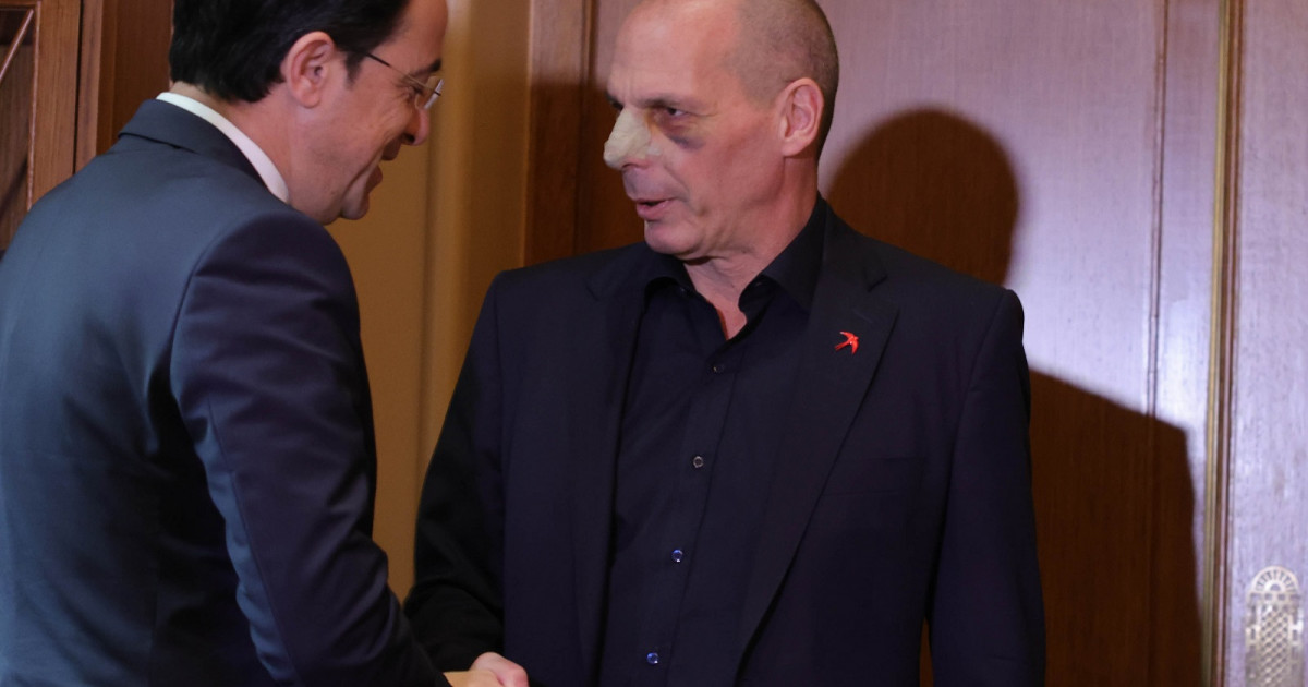 Με επίδεσμο στη μύτη και μαυρισμένα μάτια στη συνάντηση με ΠτΔ ο ...