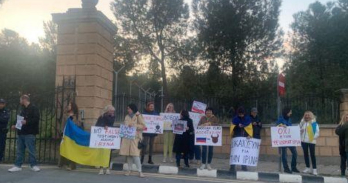 Συλλαλητήριο Κοινότητας Ουκρανο-κυπριακής Φιλίας έξω από το Προεδρικό ...