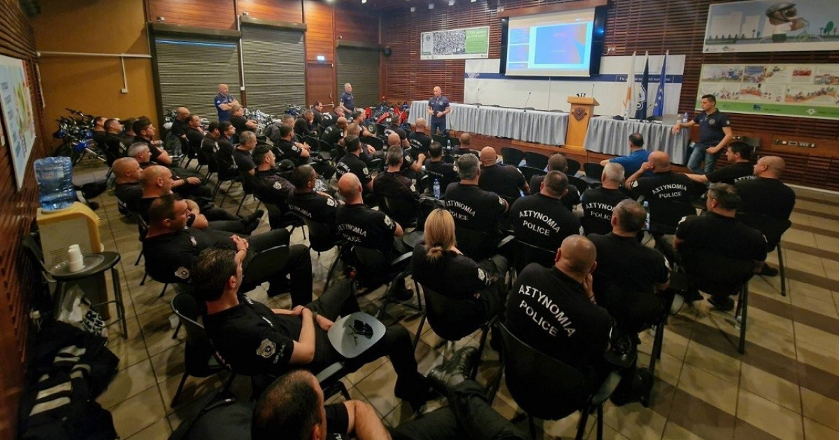 Εκπαιδεύονται από την Ελληνική Αστυνομία οι δικυκλιστές της Αστυνομίας ...