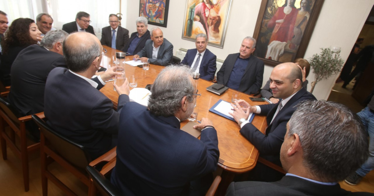 Τρία «ναι» και ένα «περίμενε» από συντεχνίες για ΑΤΑ (ΒΙΝΤΕΟ) | Ant1 Live